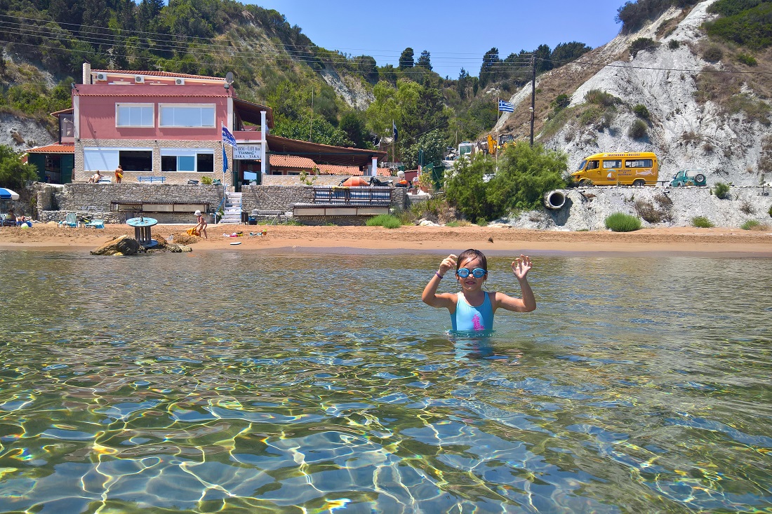 mathraki beach kids babies small greek islands - Mamakita.gr